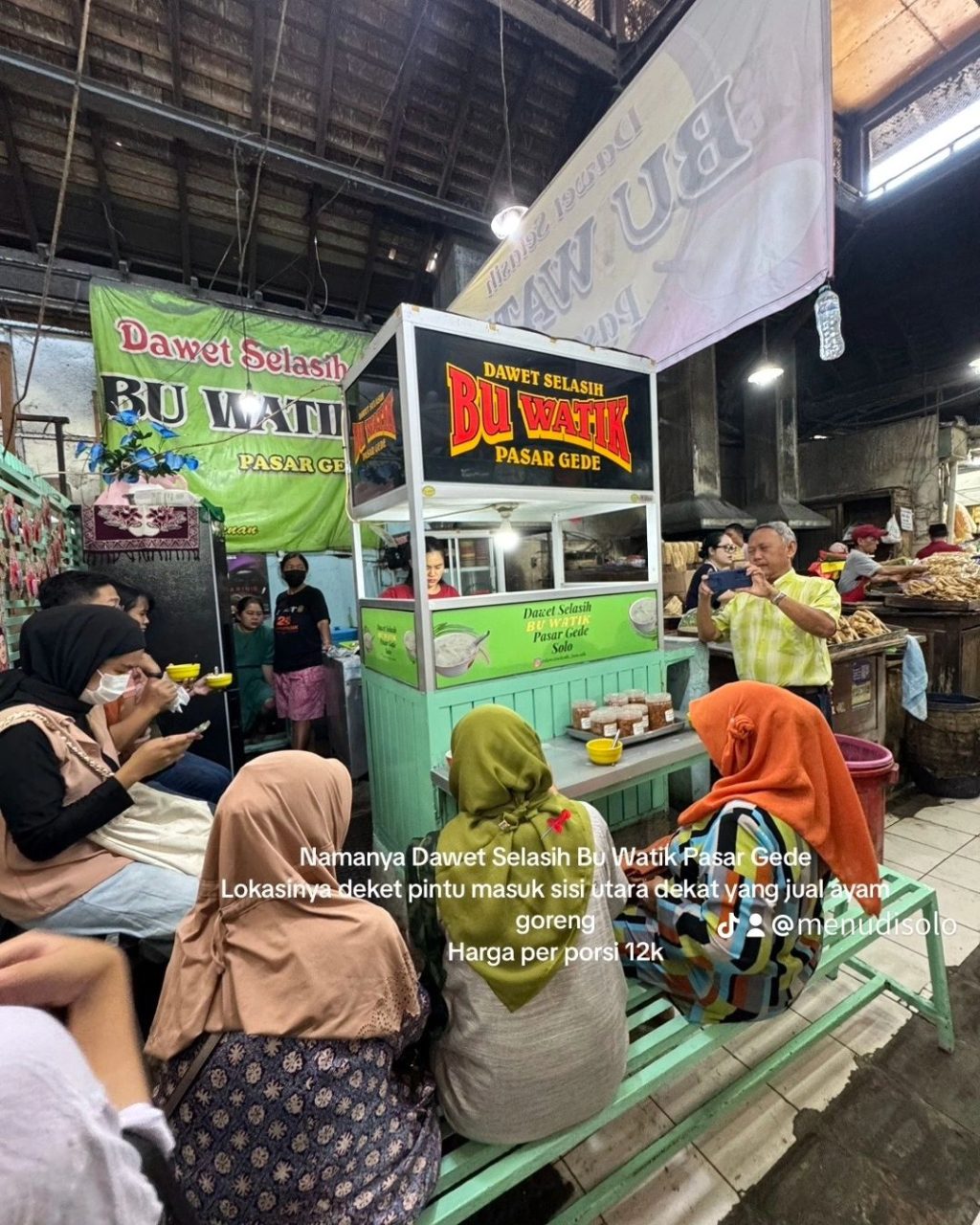 Buku Harga Menu Es Dawet Selasih Bu Watik Solo - Buku Menu di Solo Terbaru