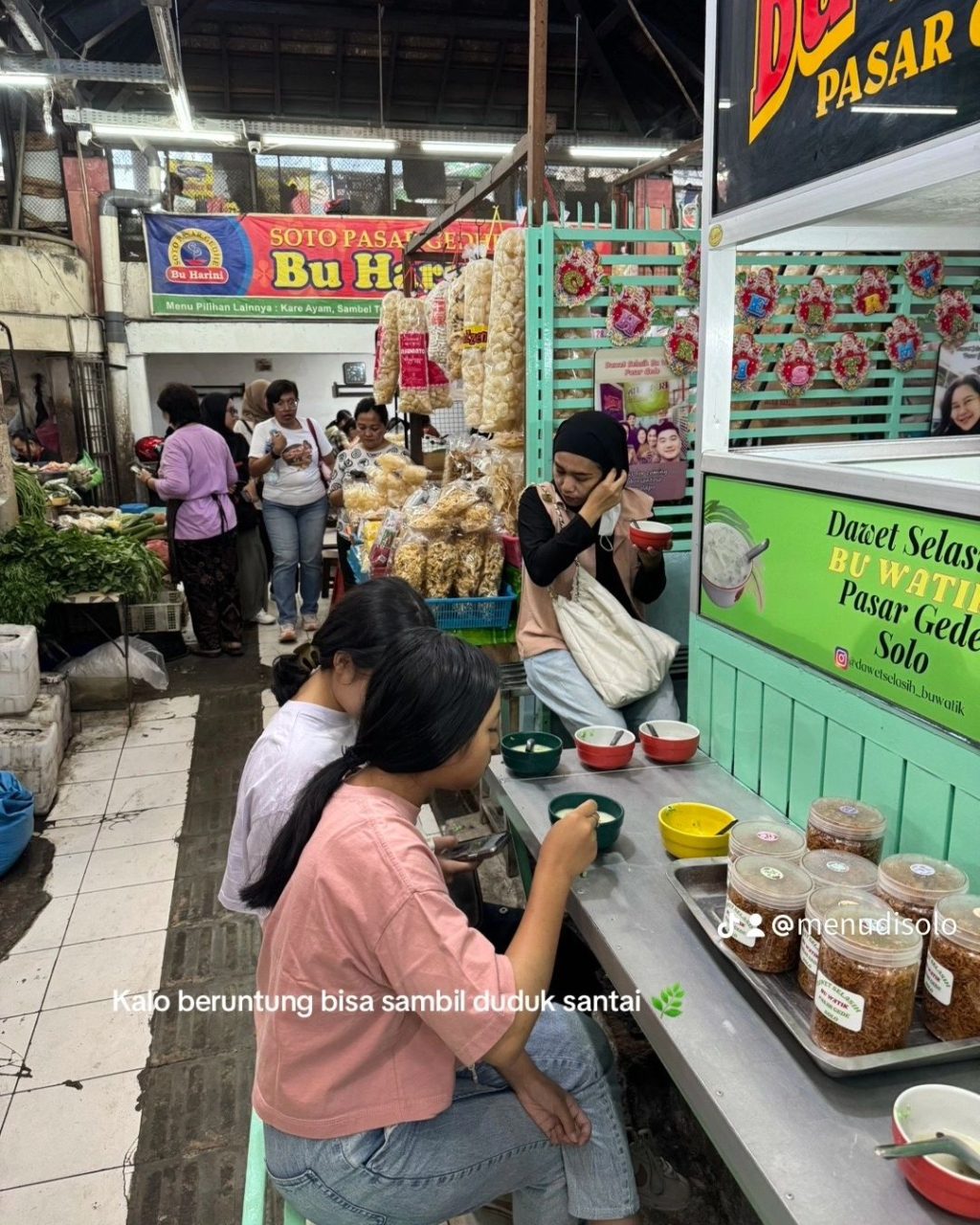 Buku Harga Menu Es Dawet Selasih Bu Watik Solo - Buku Menu di Solo Terbaru