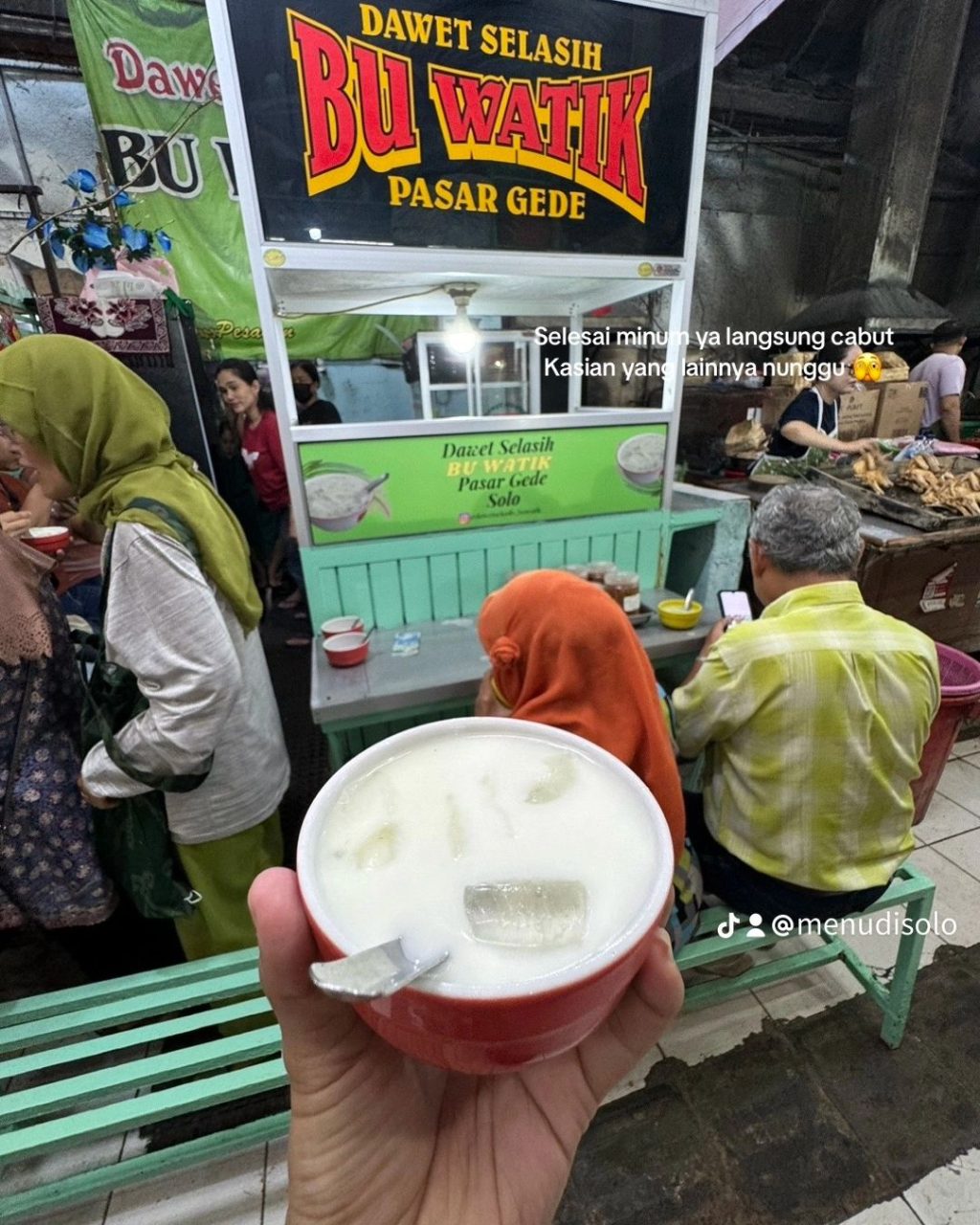 Buku Harga Menu Es Dawet Selasih Bu Watik Solo - Buku Menu di Solo Terbaru
