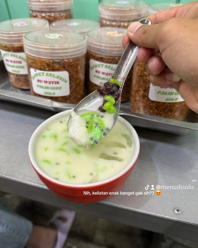 Buku Harga Menu Es Dawet Selasih Bu Watik Solo - Buku Menu di Solo Terbaru